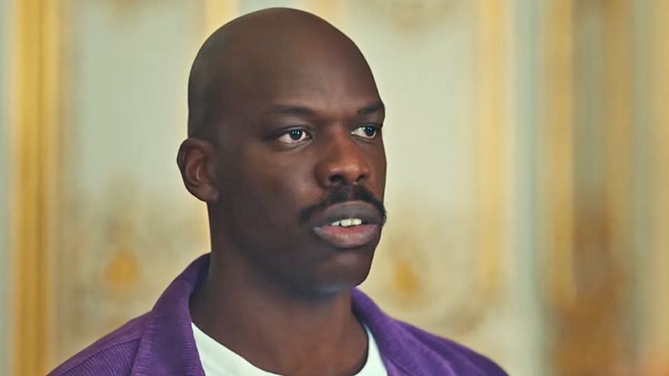 En place - saison 2 Bande-annonce VF - Trailer En place S02 - AlloCiné