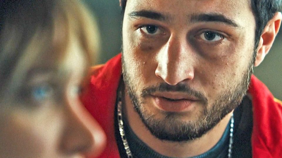 Factice - saison 1 Bande-annonce (2) VF - Trailer Factice S01 - AlloCiné