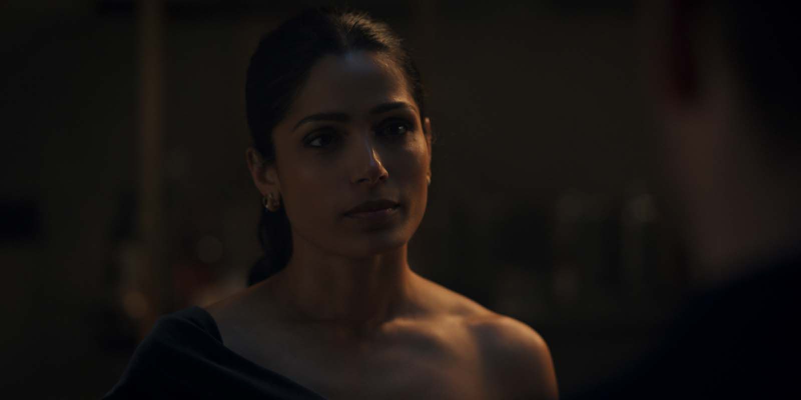 Surface (2022) : Surface (2022) : Photo Freida Pinto - 1 sur 19 - AlloCiné