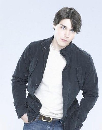 V (2009) : Photo Logan Huffman - 140 sur 158 - AlloCiné