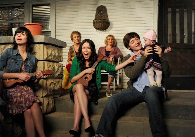 Raising Hope : Raising Hope : Photo Martha Plimpton, Kate Micucci ...
