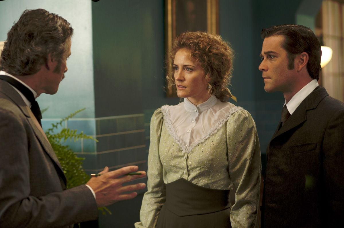 Photo de Helene Joy - Les Enquêtes de Murdoch : Photo Helene Joy, Kevin ...