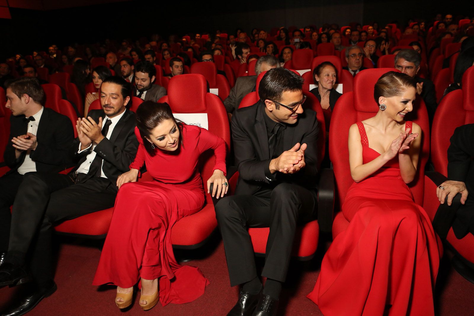 Photo de Ezgi Asaroğlu - Aşk Kırmızı : Photo Tayanç Ayaydın, Nurgül ...