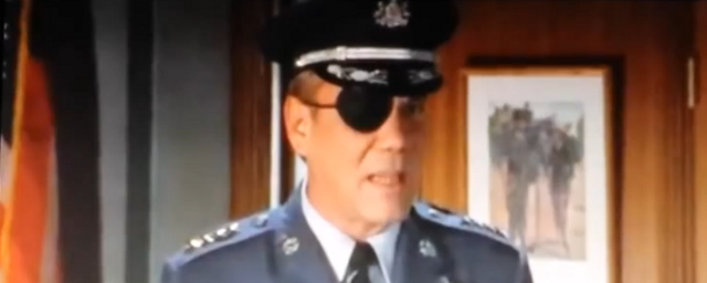 Malcolm : décès du Commandant Spangler, Daniel von Bargen - News Séries ...