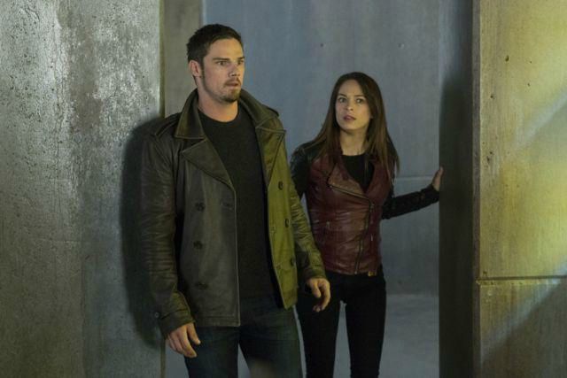 Photo de Jay Ryan (III) - Beauty and The Beast (2012) : Photo Kristin ...