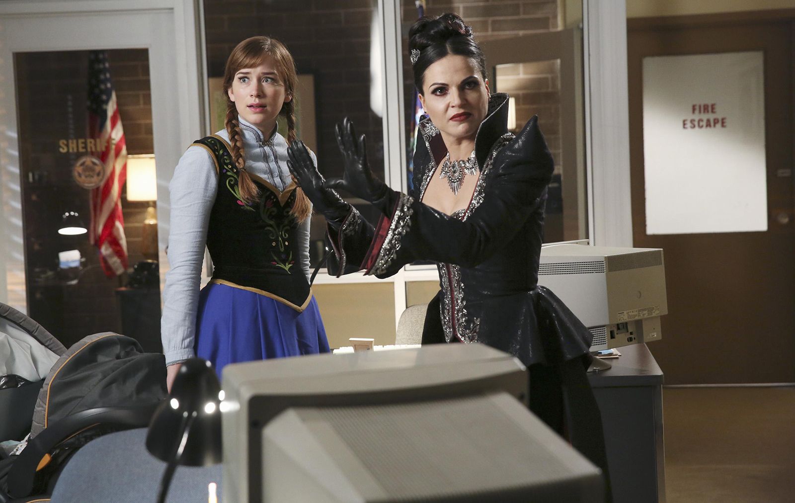 Photo de Elizabeth Lail - Once Upon a Time : Photo Lana Parrilla ...