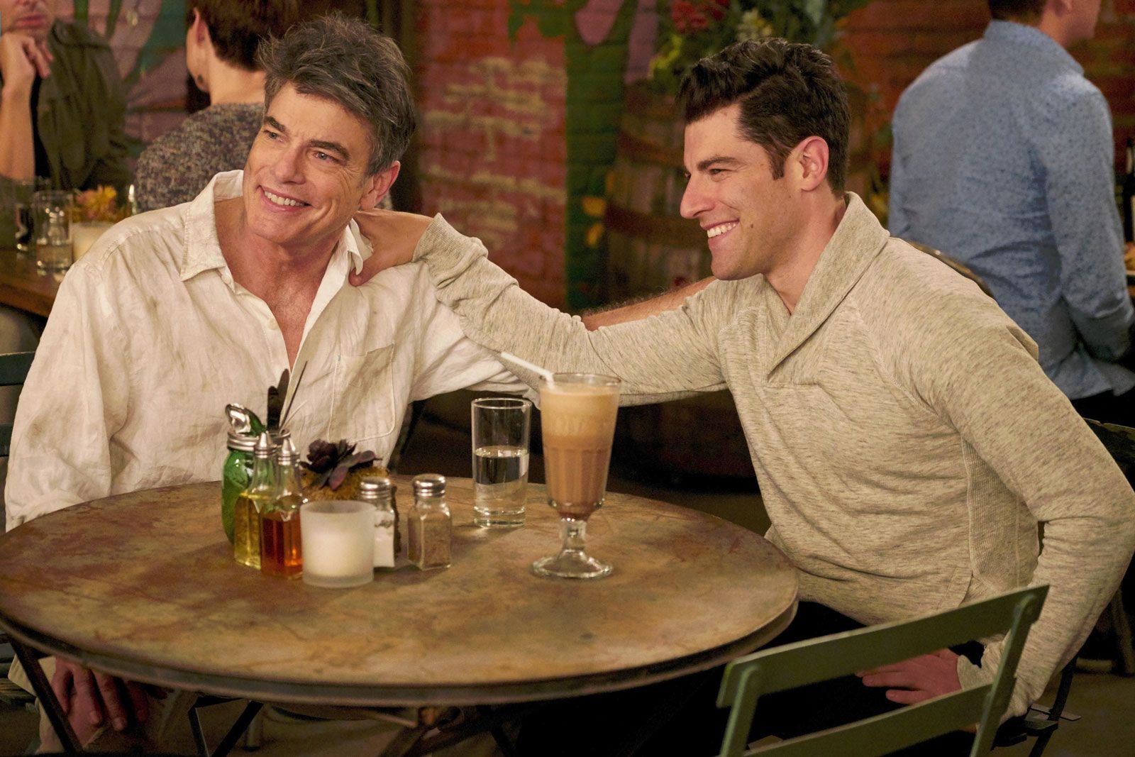 Photo de Max Greenfield - New Girl : Affiche Peter Gallagher, Max ...