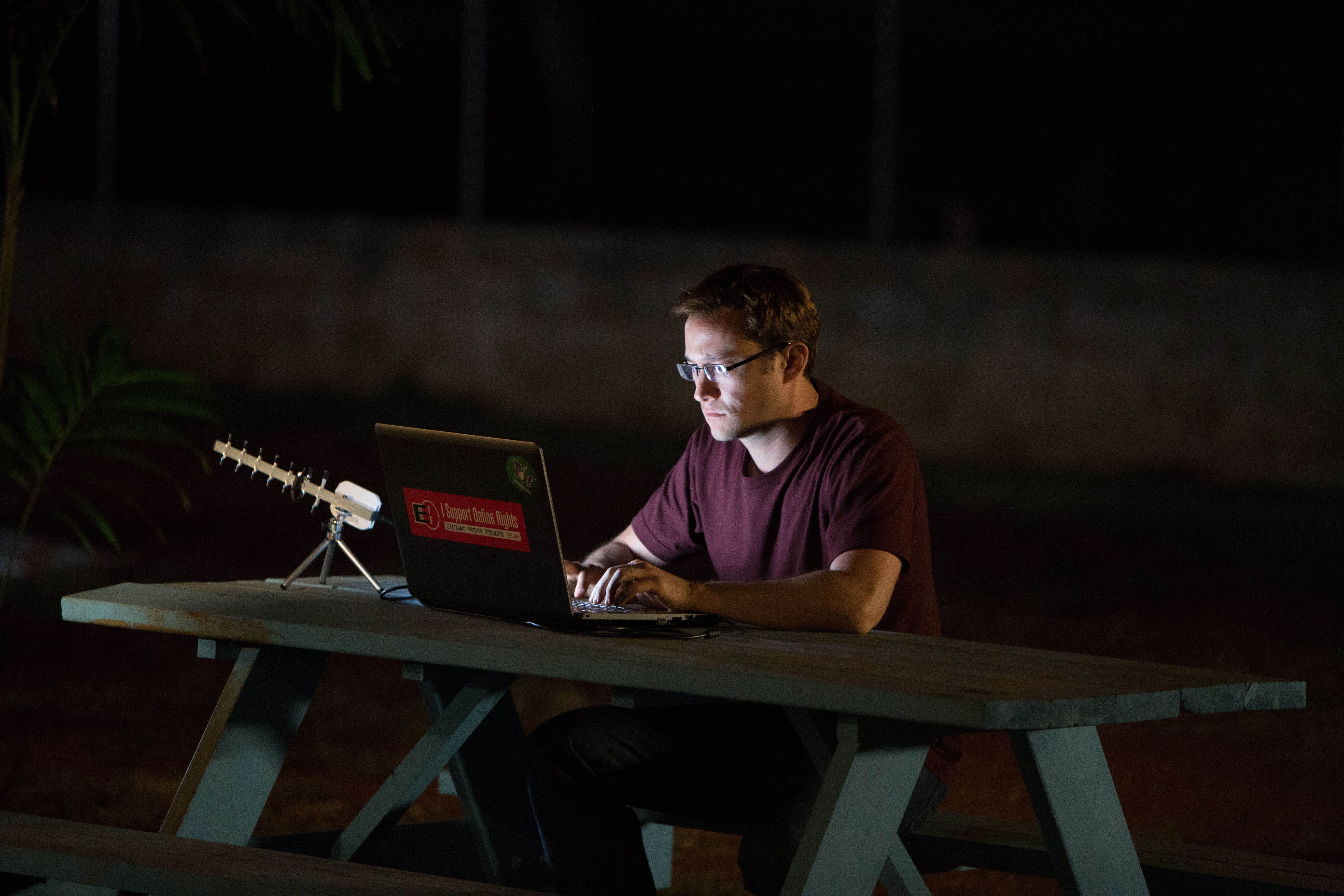 Photo du film Snowden - Photo 19 sur 24 - AlloCiné