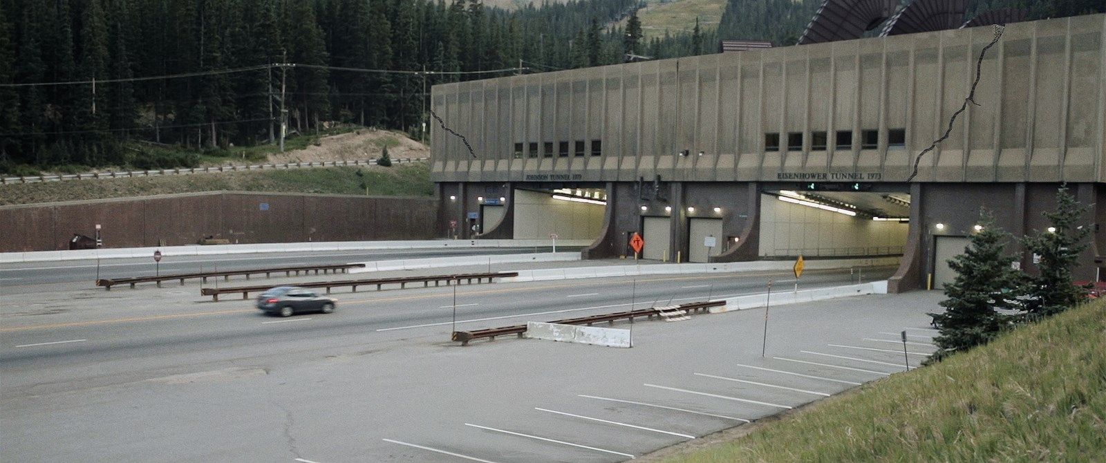 Photo du film Alienate - Photo 5 sur 12 - AlloCiné