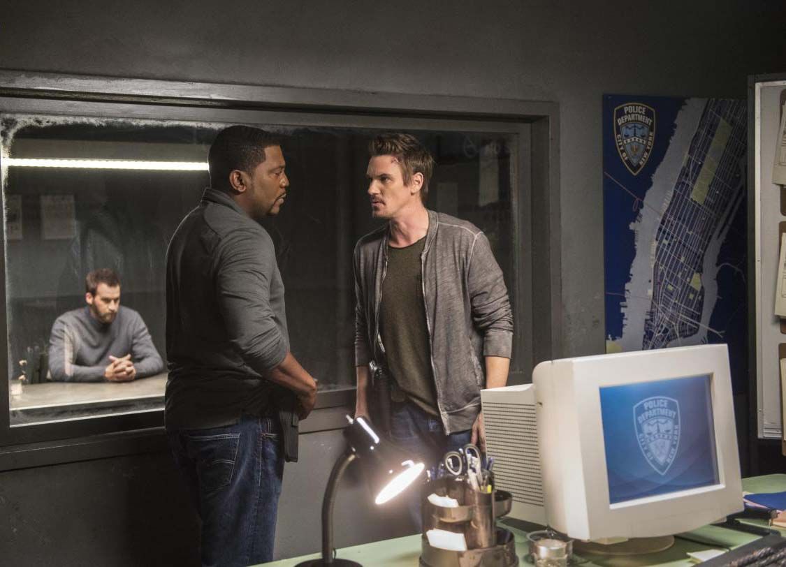 Frequency : Frequency : Photo Kenneth Mitchell, Devin Kelley - 12 sur ...