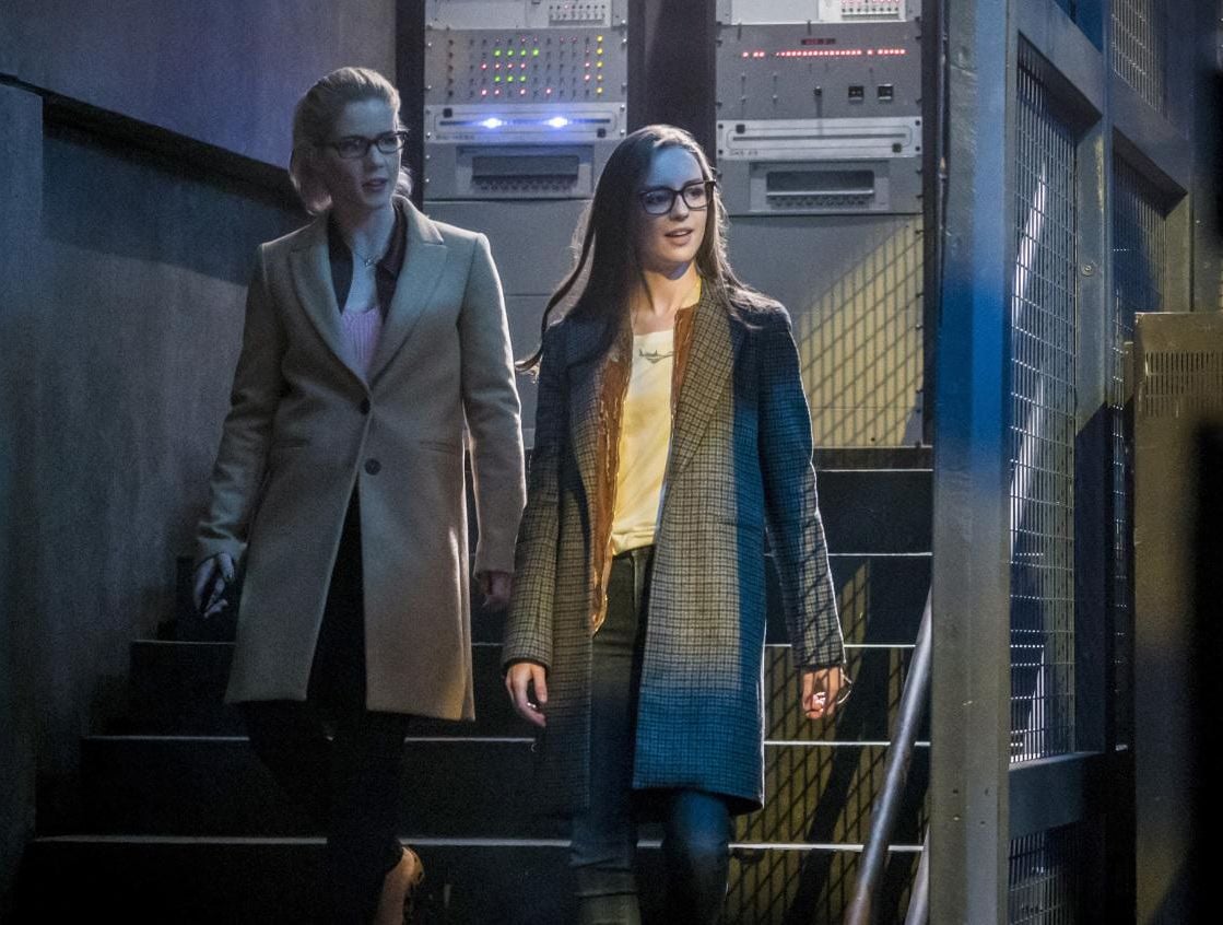 Arrow : Arrow : Photo Kacey Rohl, Emily Bett Rickards - 446 sur 1200 ...