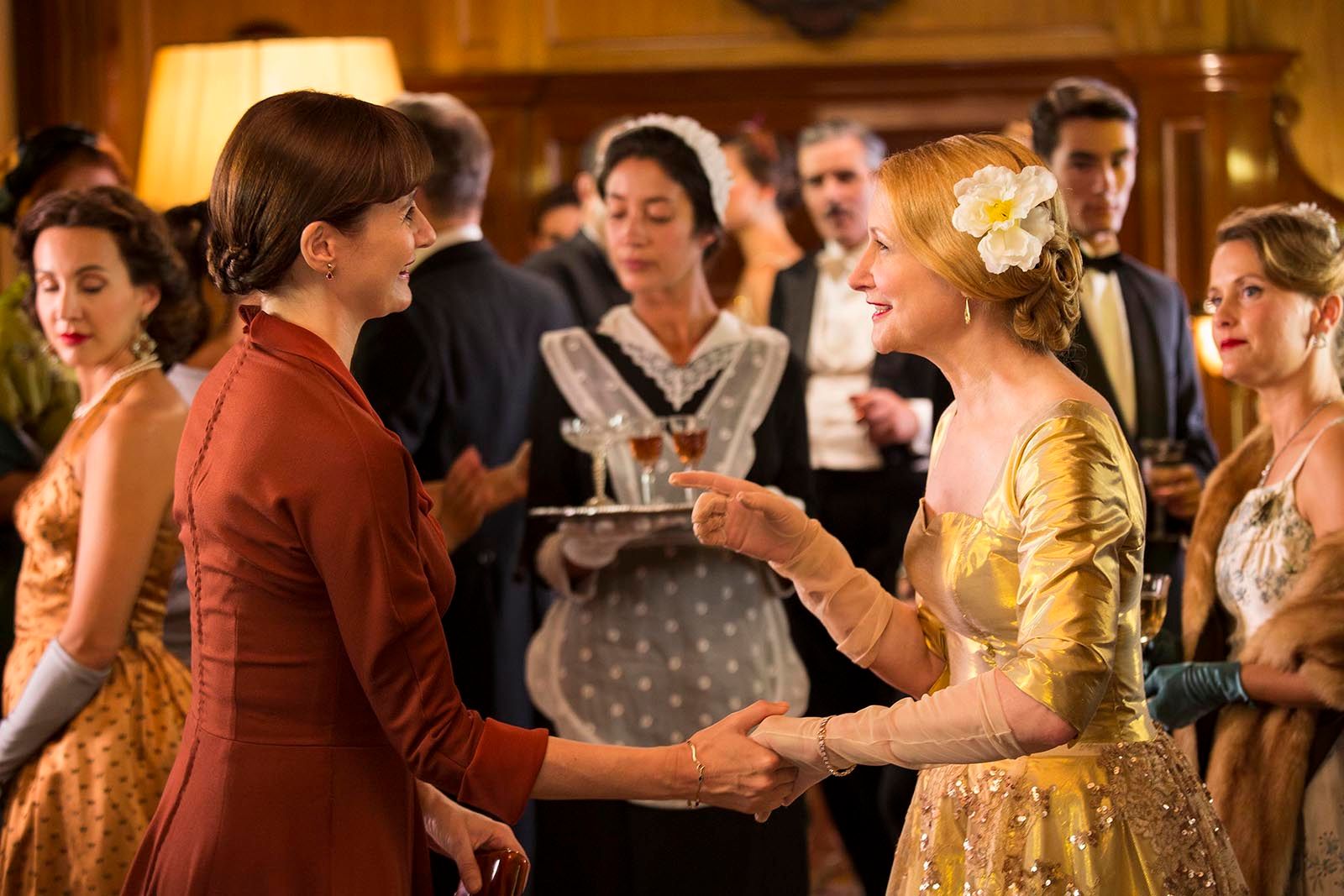 Photo de Emily Mortimer - The Bookshop : Photo Patricia Clarkson, Emily ...