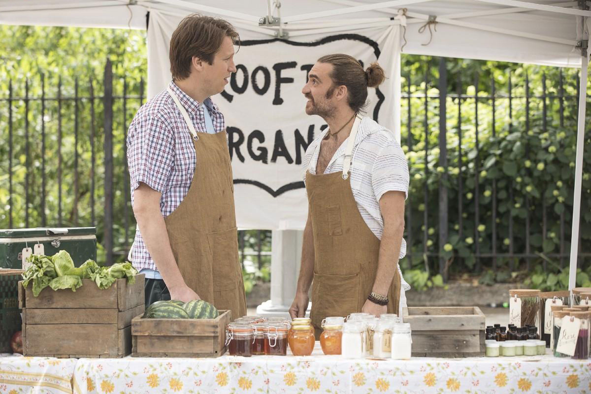 Crashing : Photo George Basil - 29 sur 53 - AlloCiné