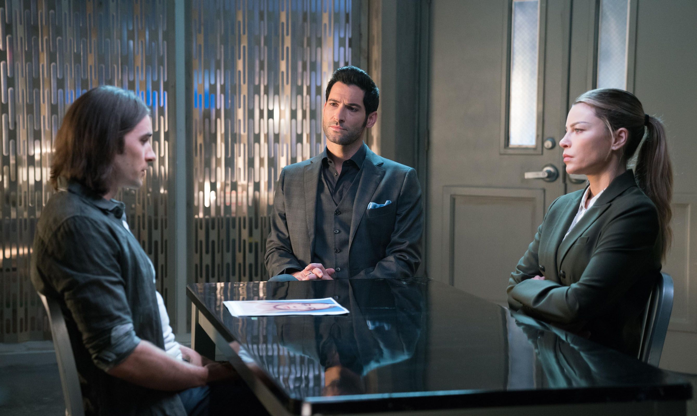 Lucifer : Lucifer : Photo Lauren German, Tom Ellis - 181 sur 456 - AlloCiné
