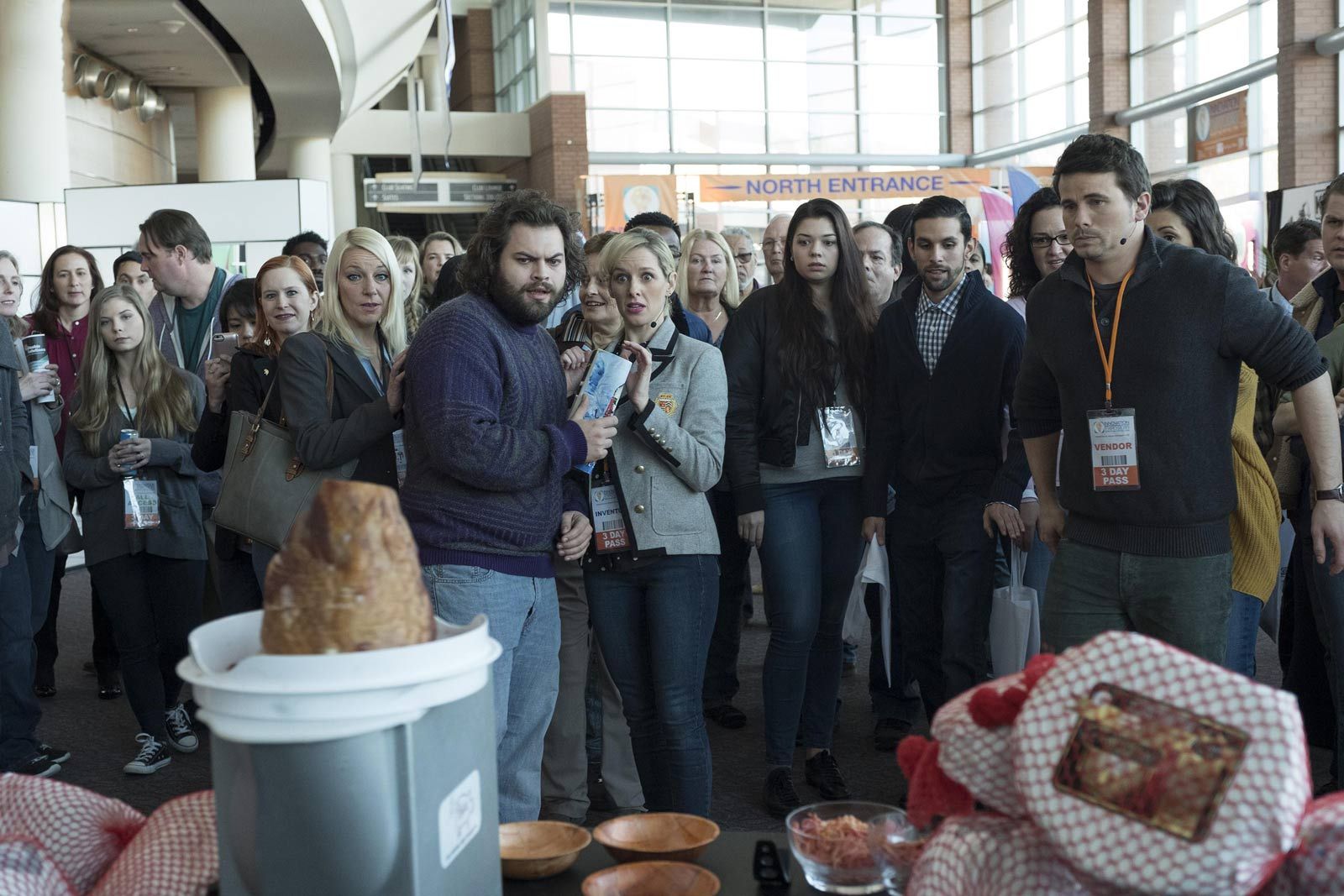 Photo de Dustin Ybarra - Kevin (Probably) Saves the World : Photo Abbey ...