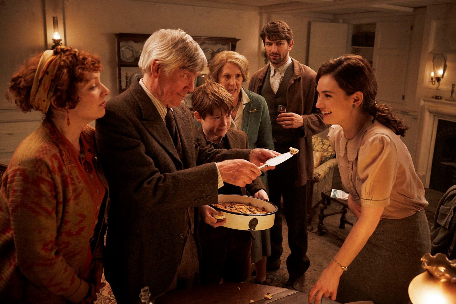 Photo du film Le Cercle littéraire de Guernesey - Photo 20 sur 23 ...