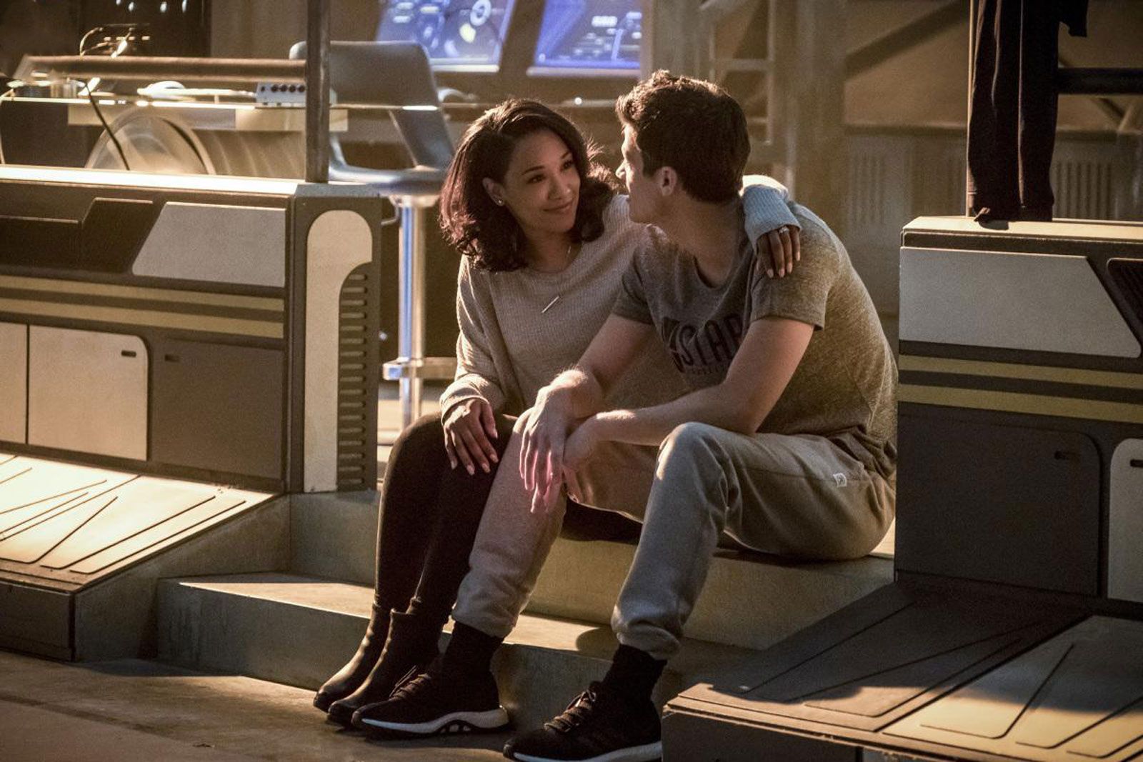 Photo de Candice Patton - Flash (2014) : Photo Grant Gustin, Candice ...