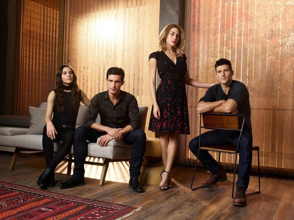 Imposters : Photo Parker Young, Marianne Rendón, Rob Heaps, Inbar Lavi ...