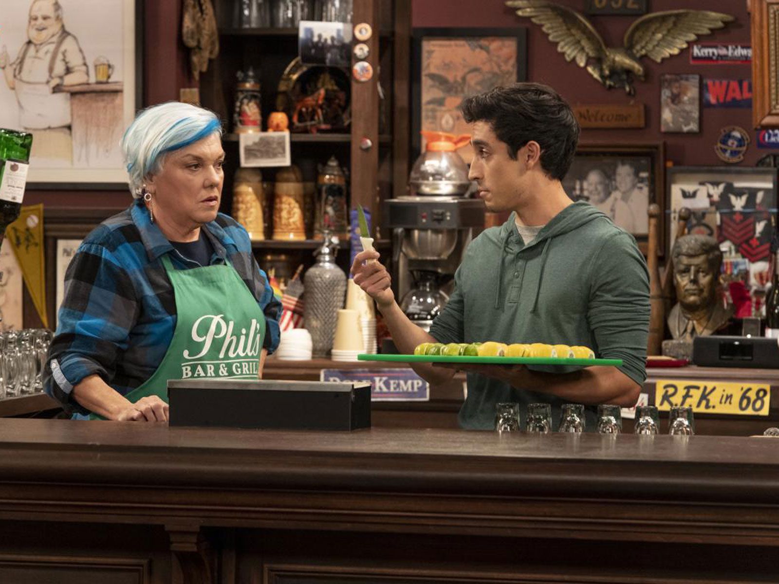 Murphy Brown : Murphy Brown : Photo Tyne Daly, Adan Martin Rocha - 21 ...