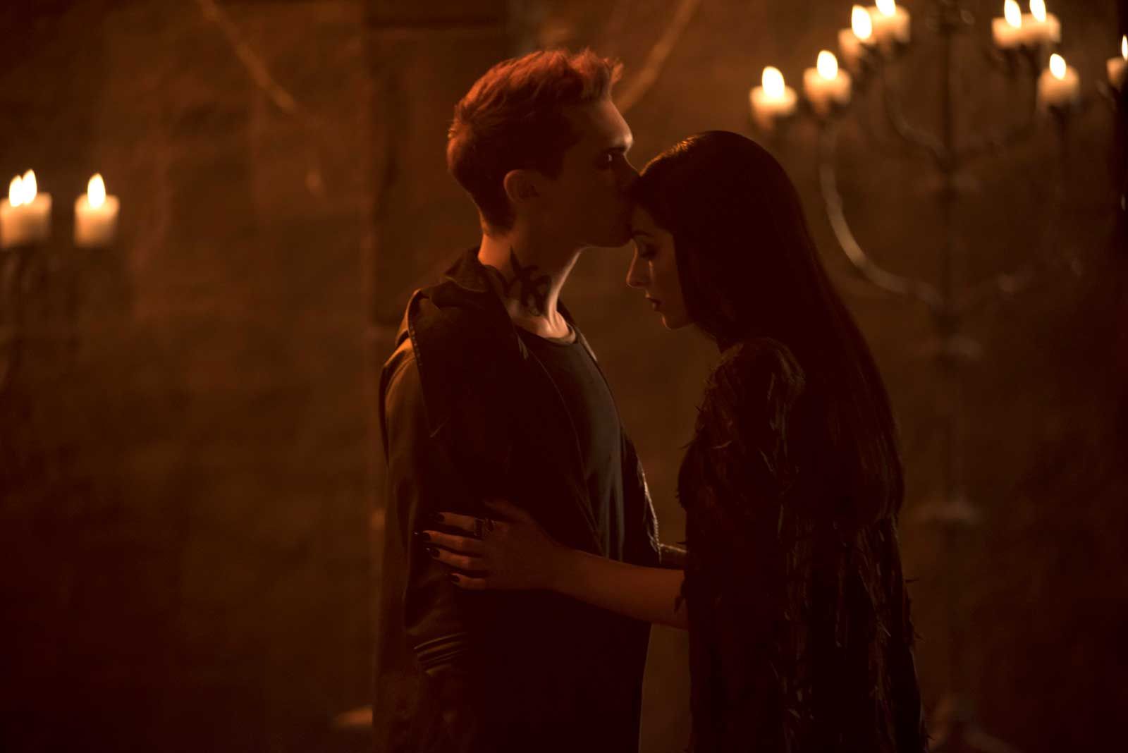 Photo de Anna Hopkins - Shadowhunters : Photo Luke Baines (I), Anna ...