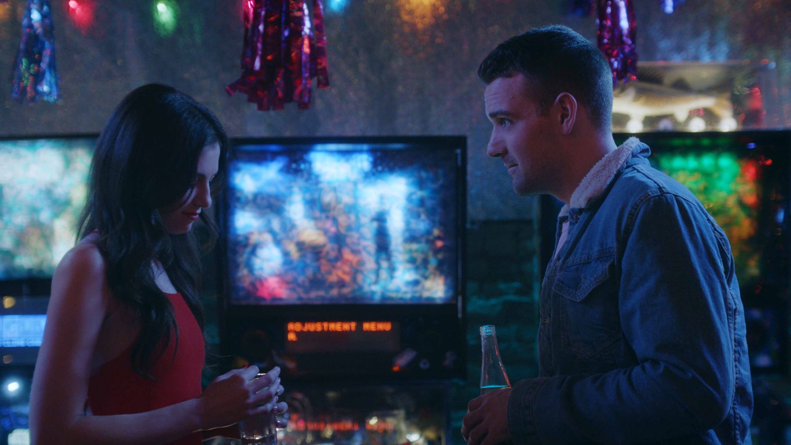 Bonding : Bonding : Photo Micah Stock, Zoe Levin - 25 sur 42 - AlloCiné