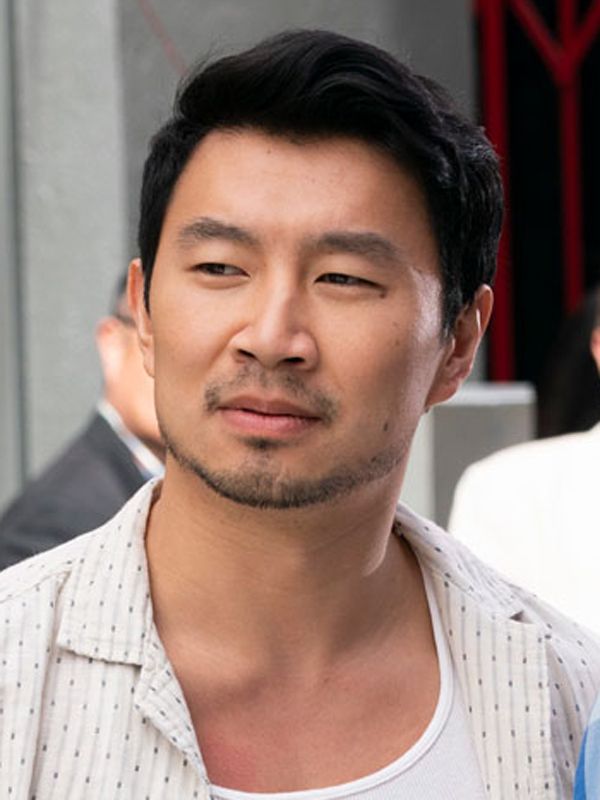 Photo de Simu Liu - Affiche Simu Liu - AlloCiné