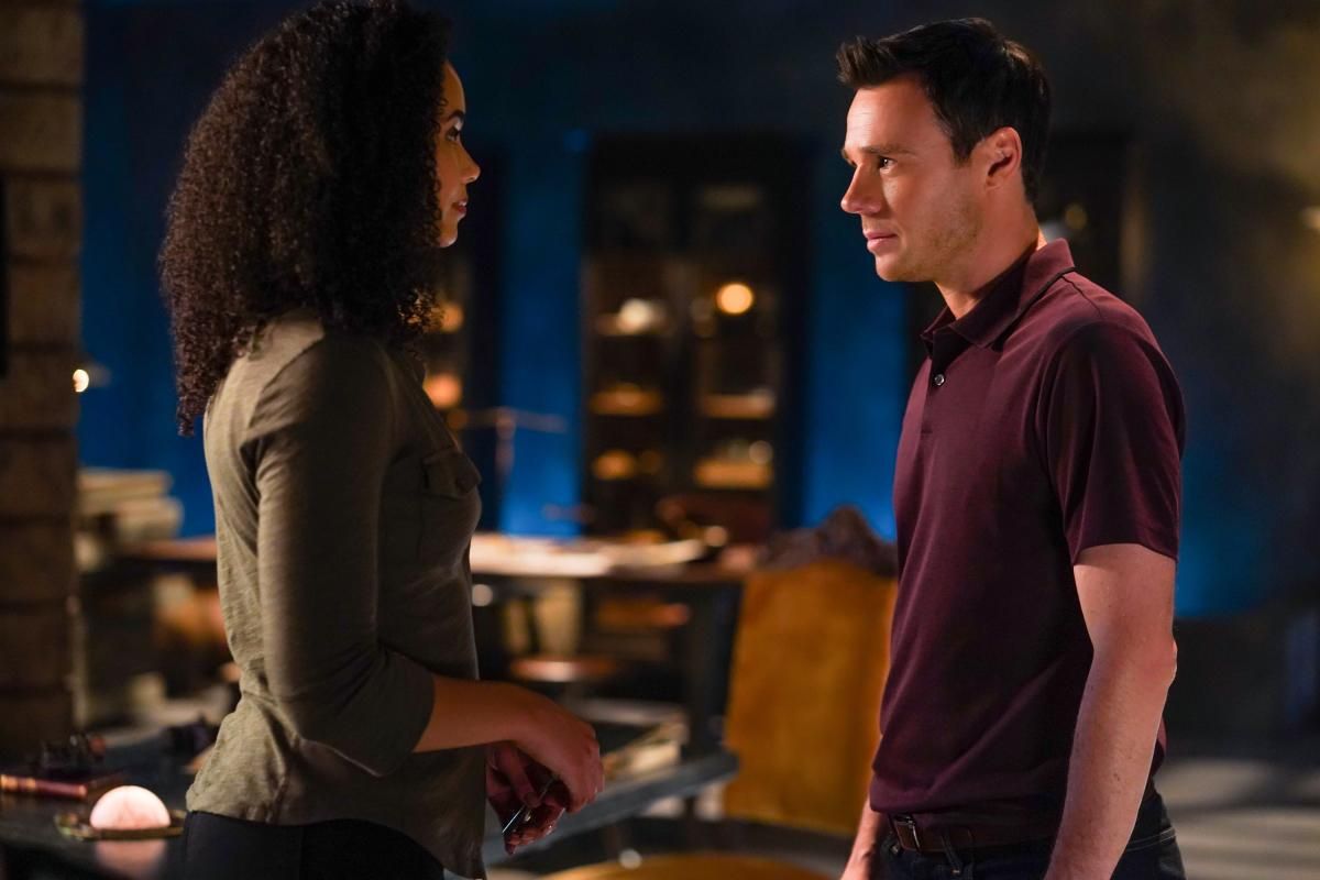 Charmed (2018) : Charmed (2018) : Photo Madeleine Mantock, Rupert Evans ...