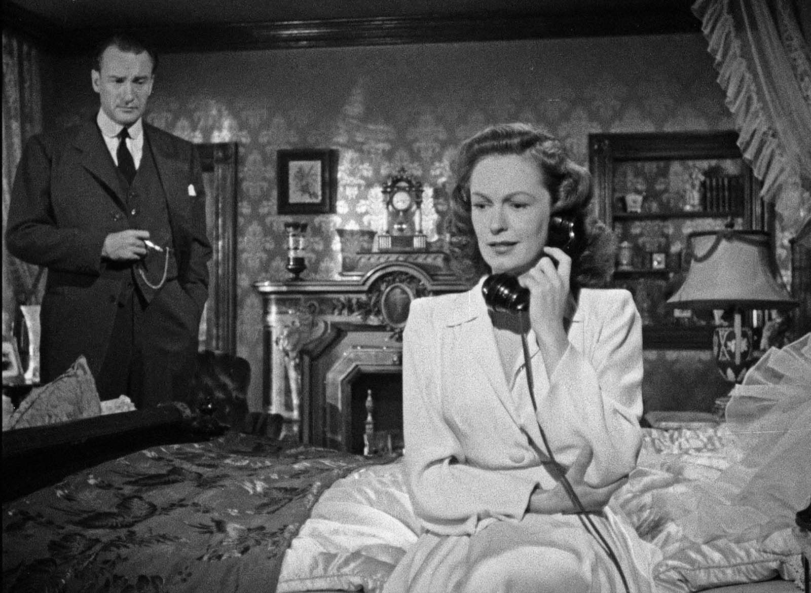 Photo du film The Strange Affair of Uncle Harry - Photo 1 sur 5 - AlloCiné