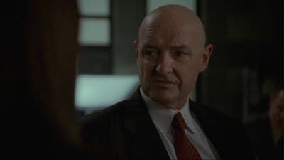 Poster Alias saison 2 - Affiche 69 sur 112 - AlloCiné