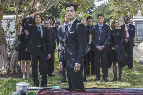 Photo de Steven Cabral - Ravenswood : Photo Brett Dier, Laura Allen ...