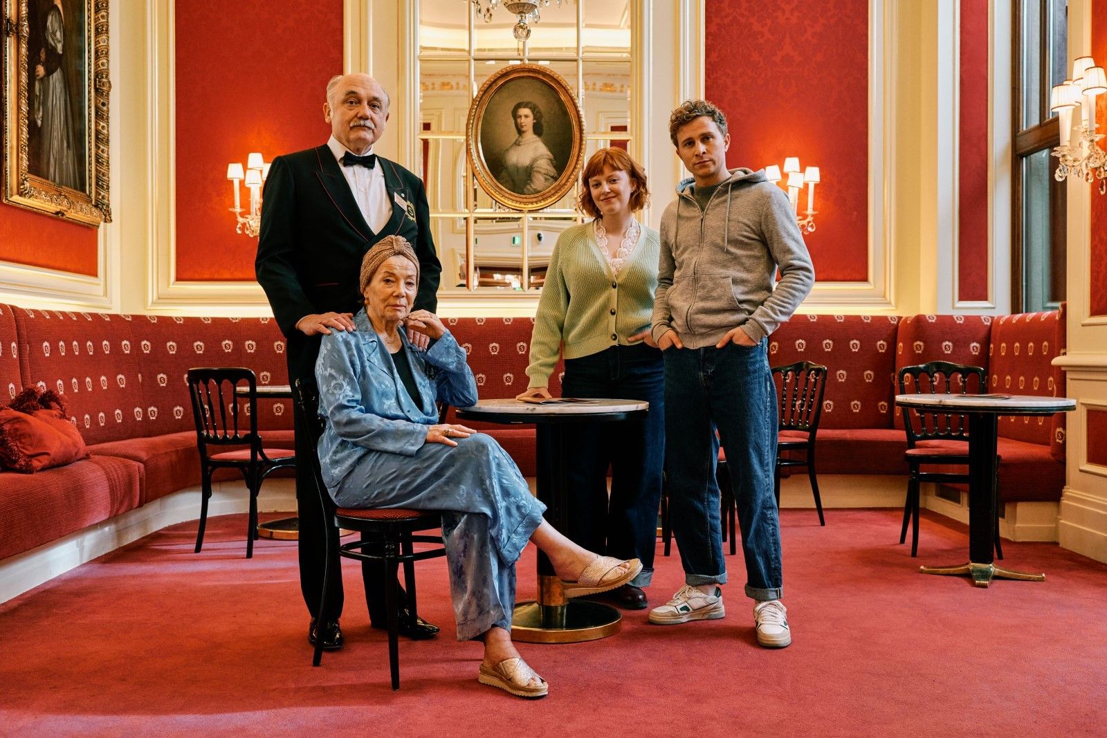 Photo de Max Hubacher - Sachertorte : Photo Max Hubacher - Photo 13 sur ...