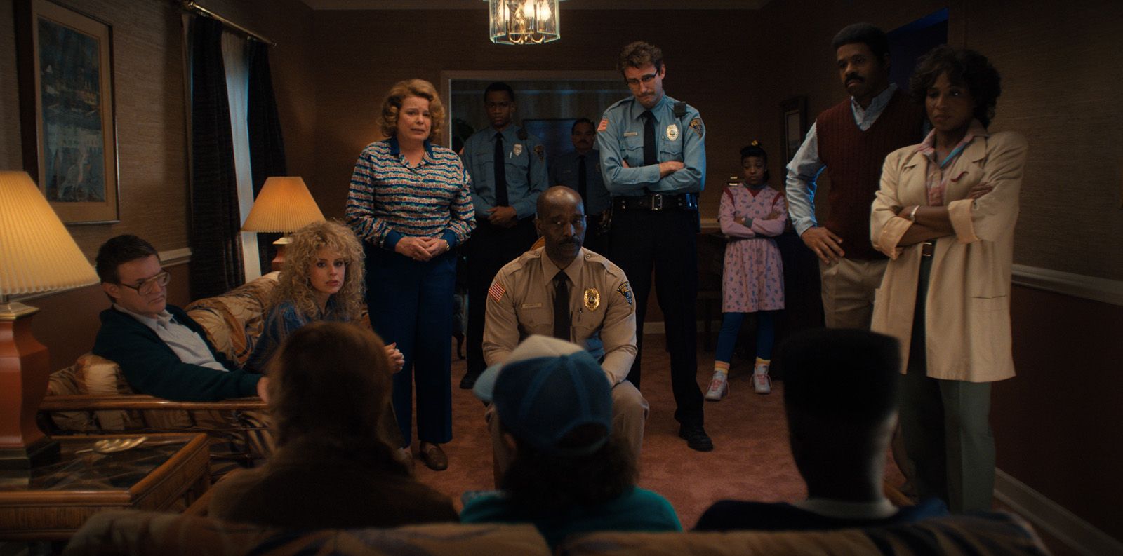 Stranger Things : Photo Cara Buono, Rob Morgan (IV), John Reynolds (IV ...