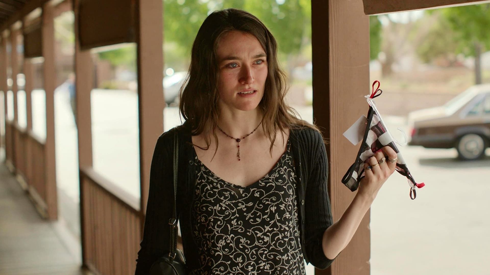 Poster Tiny Beautiful Things saison 1 - Affiche 7 sur 14 - AlloCiné