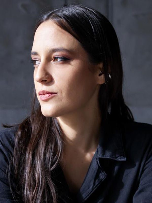 Azra Deniz Okyay : Sa biographie - AlloCiné