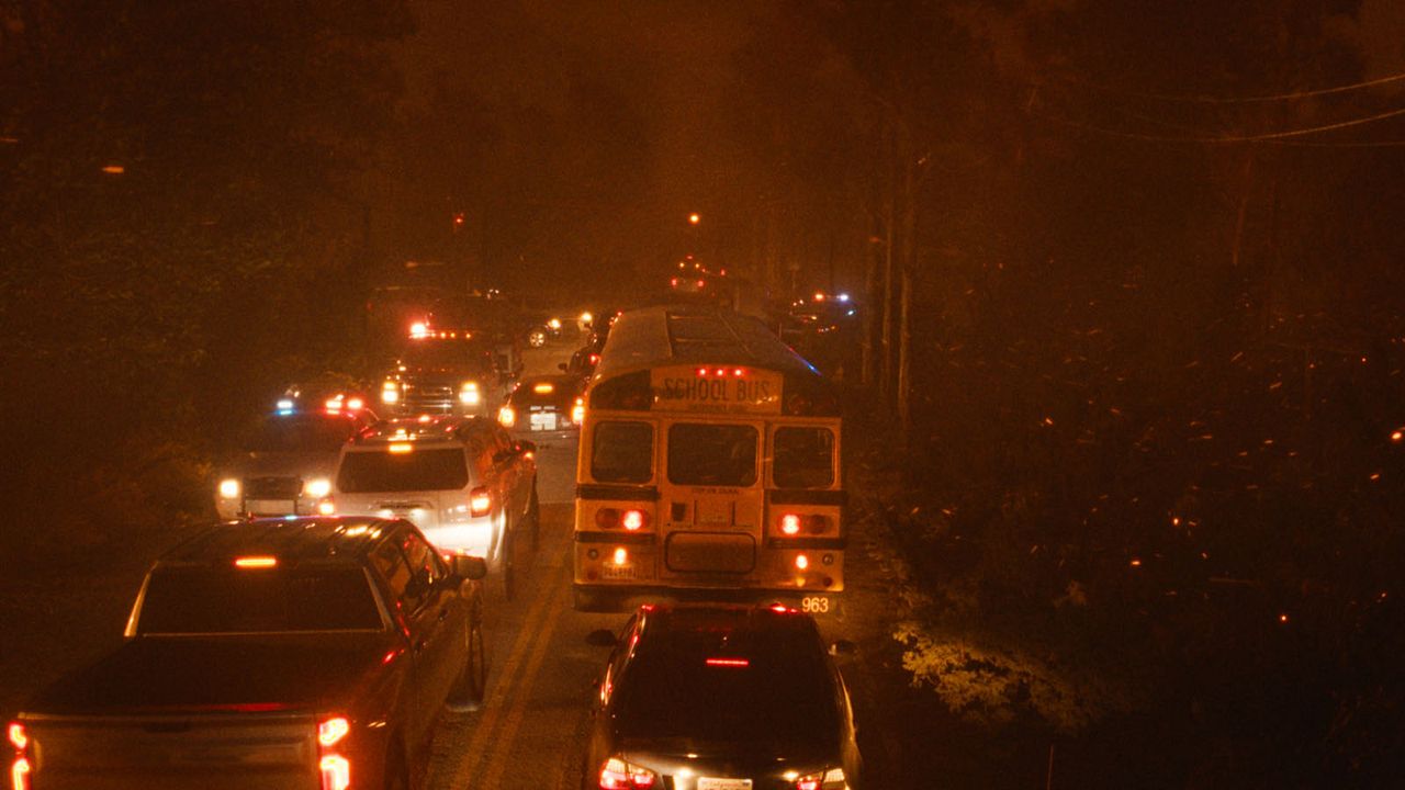 Photo du film The Lost Bus - Au cœur des flammes - Photo 3 sur 6 - AlloCiné