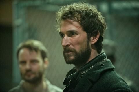Falling Skies : Falling Skies : Photo Noah Wyle - 109 sur 317 - AlloCiné