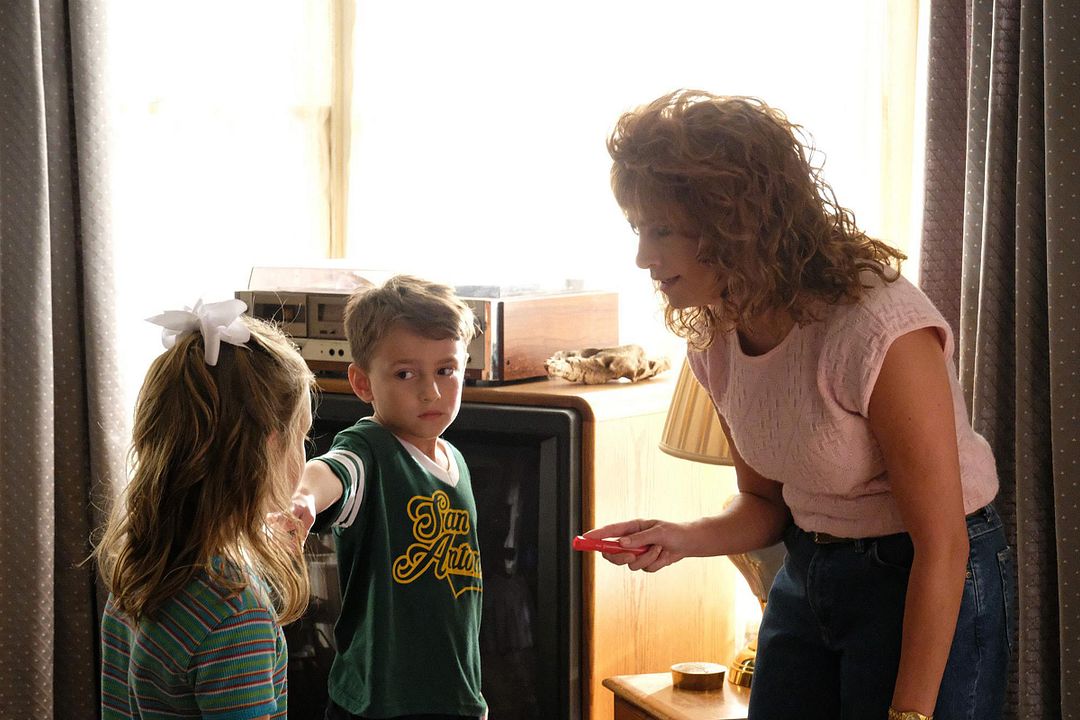 Photo de Alaina Gianci - Kevin (Probably) Saves the World : Photo ...