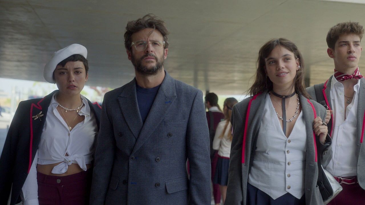 Poster saison 4 - Affiche 69 sur 190 - AlloCiné