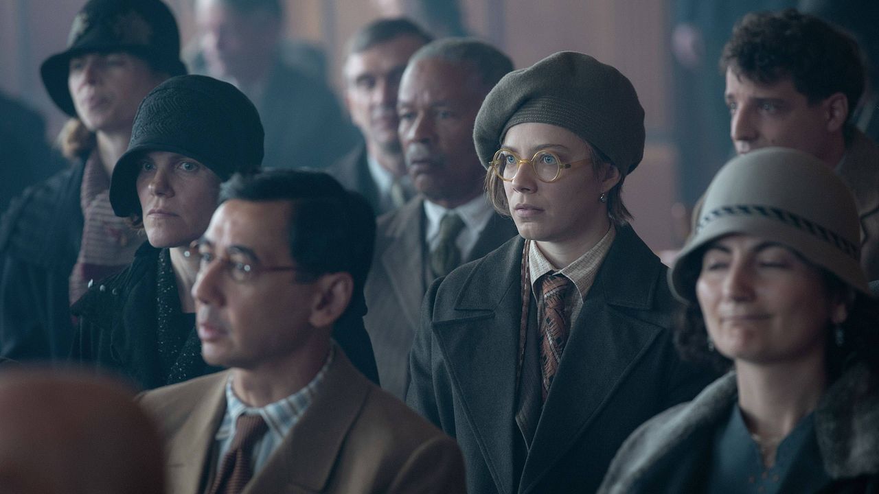 Poster Babylon Berlin saison 4 - Affiche 7 sur 44 - AlloCiné
