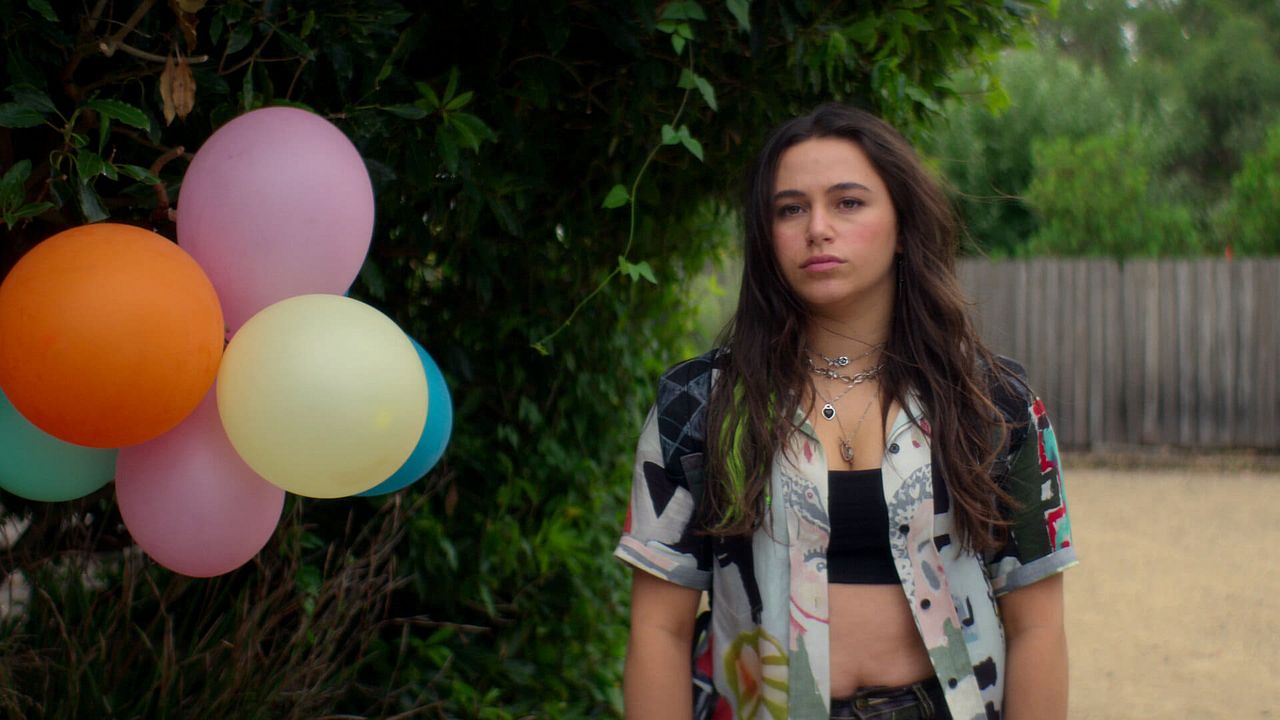 Poster Surviving Summer saison 2 - Affiche 3 sur 31 - AlloCiné