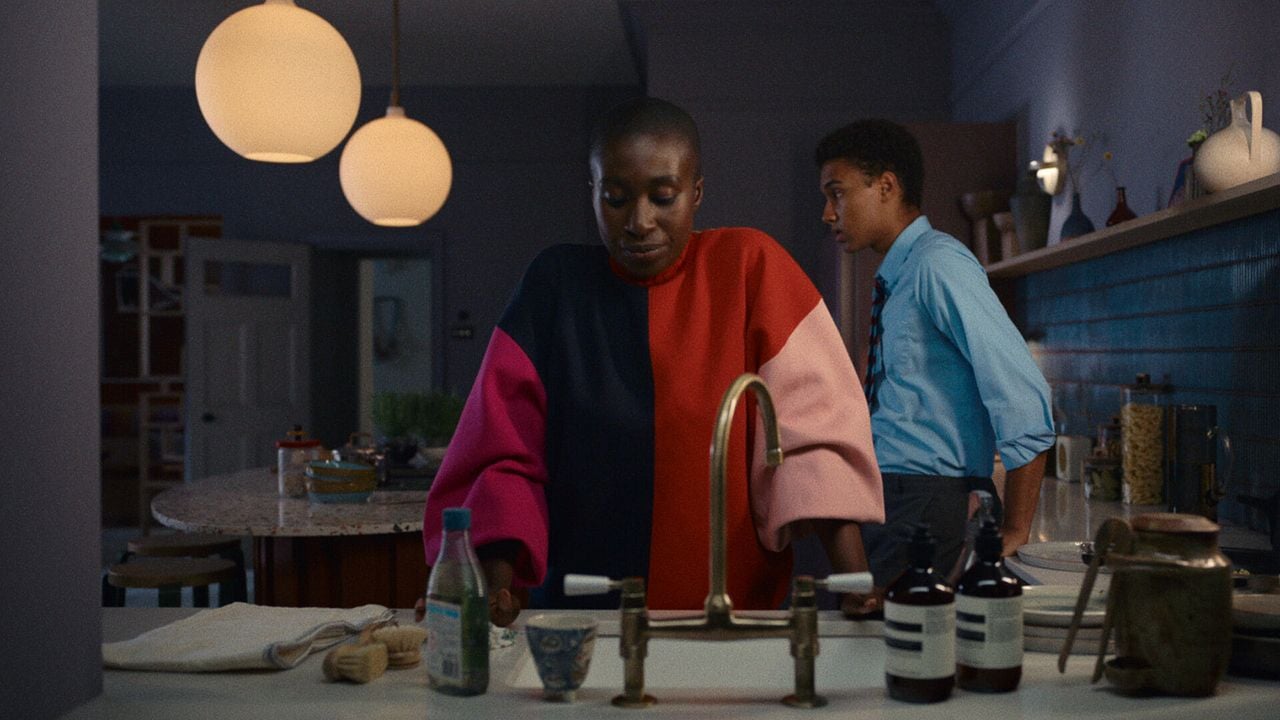 Poster Everything Now saison 1 - Affiche 3 sur 19 - AlloCiné